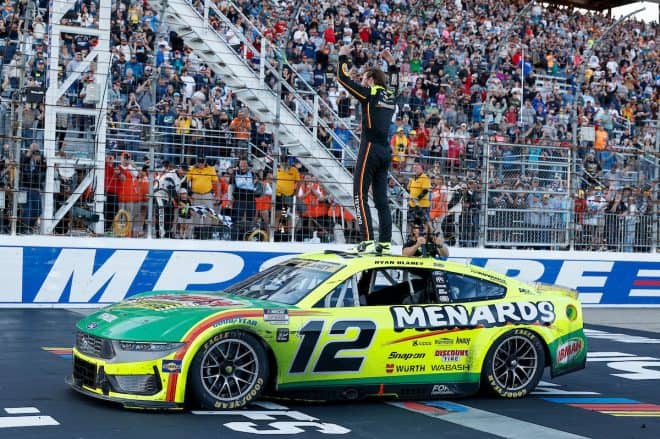 Vegas Crash Won't Keep Ryan Blaney from Chasing Title 2