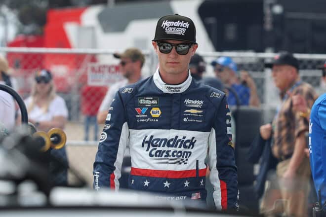 When Jeff Gordon’s Car Was Damaged by a Faulty Track